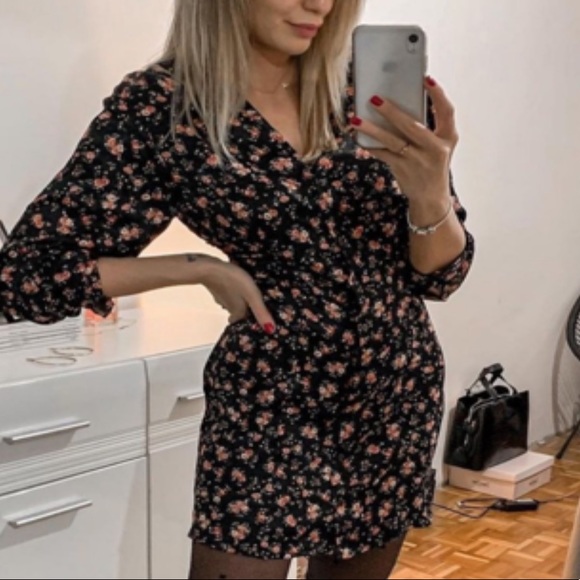 Zara | Dresses | Zara Black Rose Floral Satin Effect Long Sleeve Mini ...
